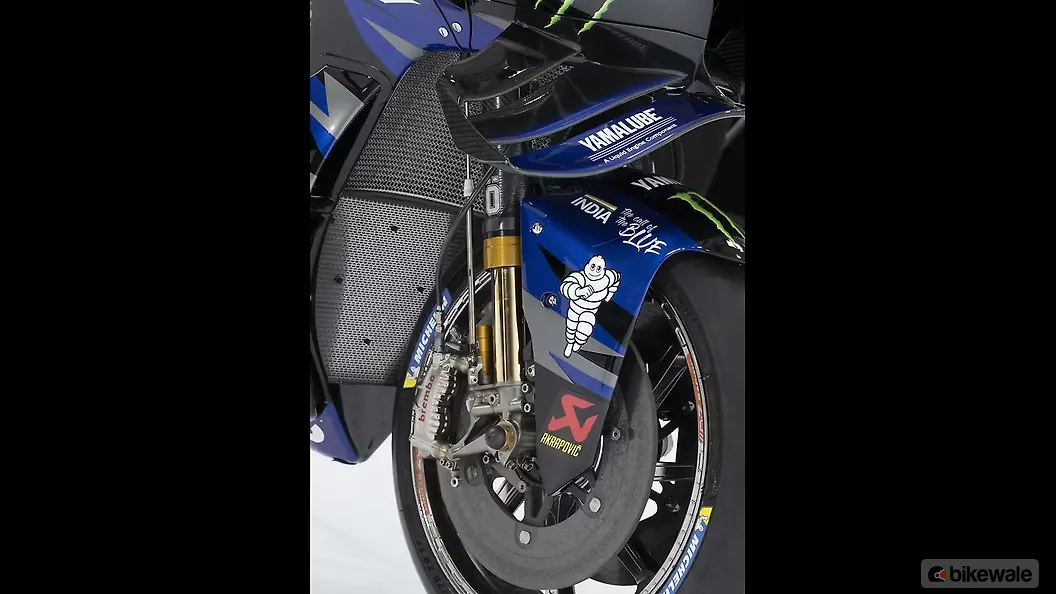 Yamaha R15 V4 Right Front Three Quarter Image – BikeWale