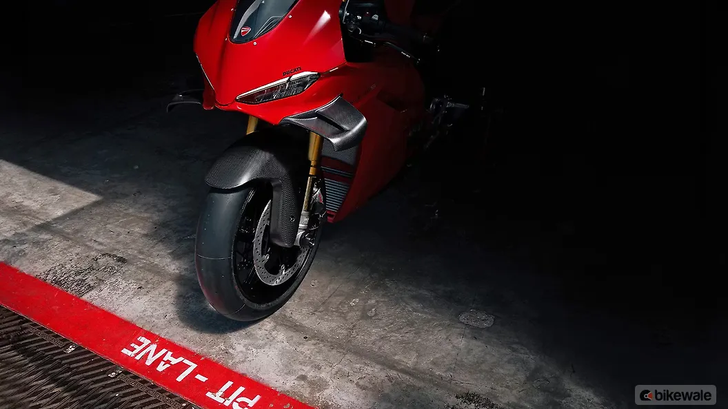 Ducati Panigale V4 Left Front Three Quarter Image – BikeWale