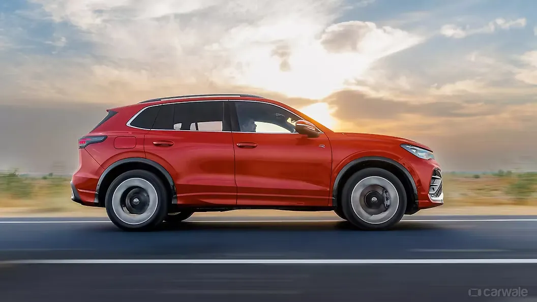 Tiguan R-Line Right Side View Image, Tiguan R-Line Photos in India ...