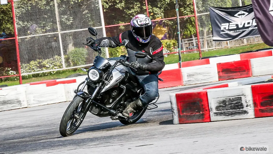 Revolt RV BlazeX Left Front Three Quarter Image – BikeWale