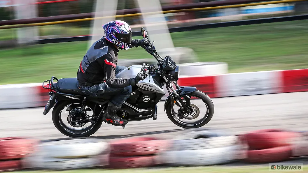 Revolt RV BlazeX Right Side View Image – BikeWale