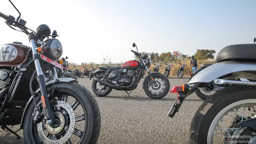 Jawa 42 FJ Right Side View Image – BikeWale