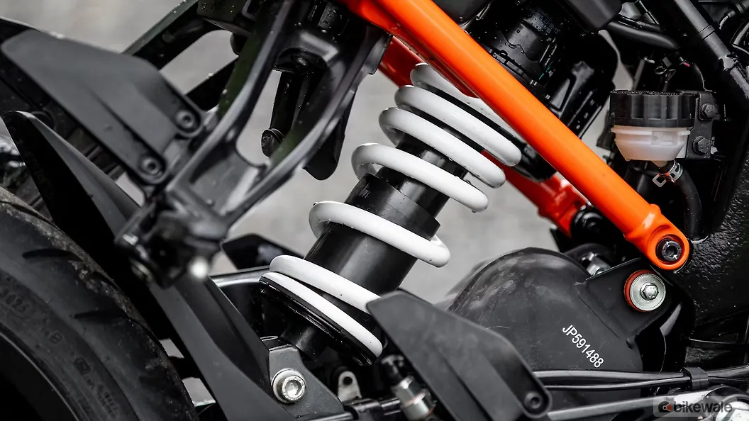 KTM 160 Duke Rear Brake Image – BikeWale