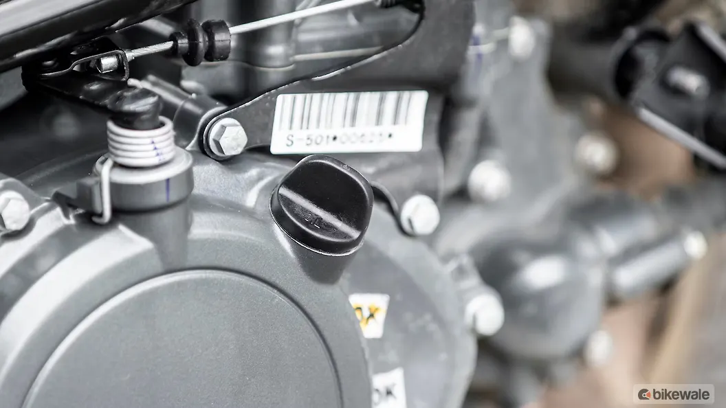 KTM 160 Duke Oil Cap/Dipstick Image – BikeWale