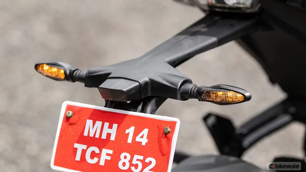 KTM 160 Duke Rear Turn Indicators Image – BikeWale