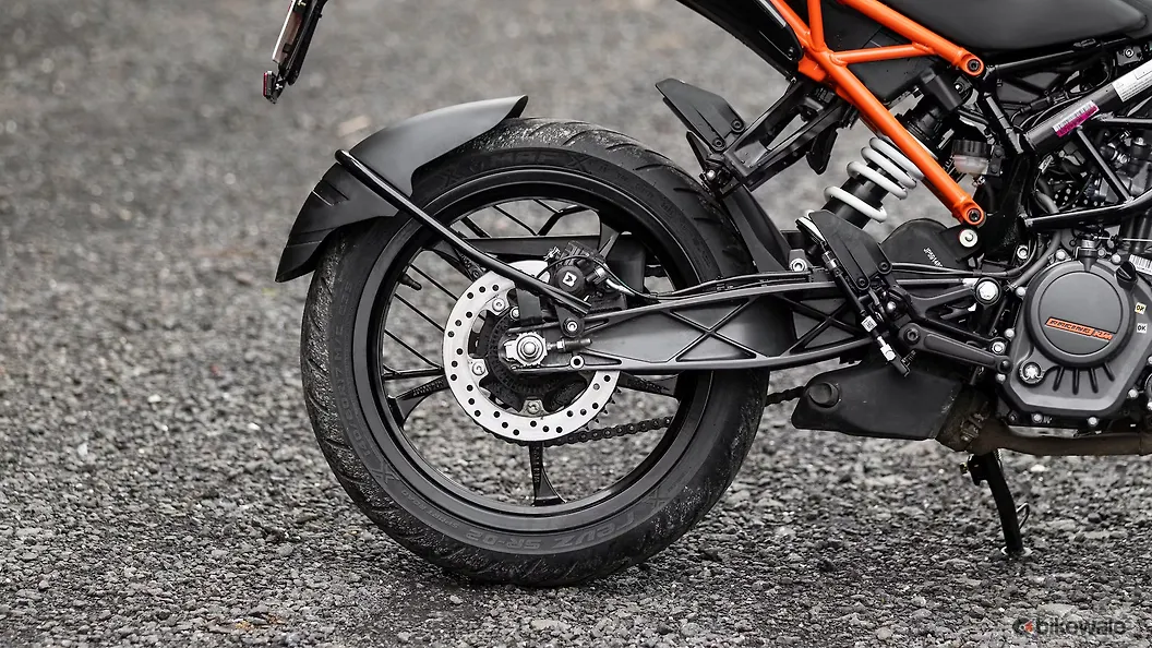 KTM 160 Duke Engine From Right Image – BikeWale