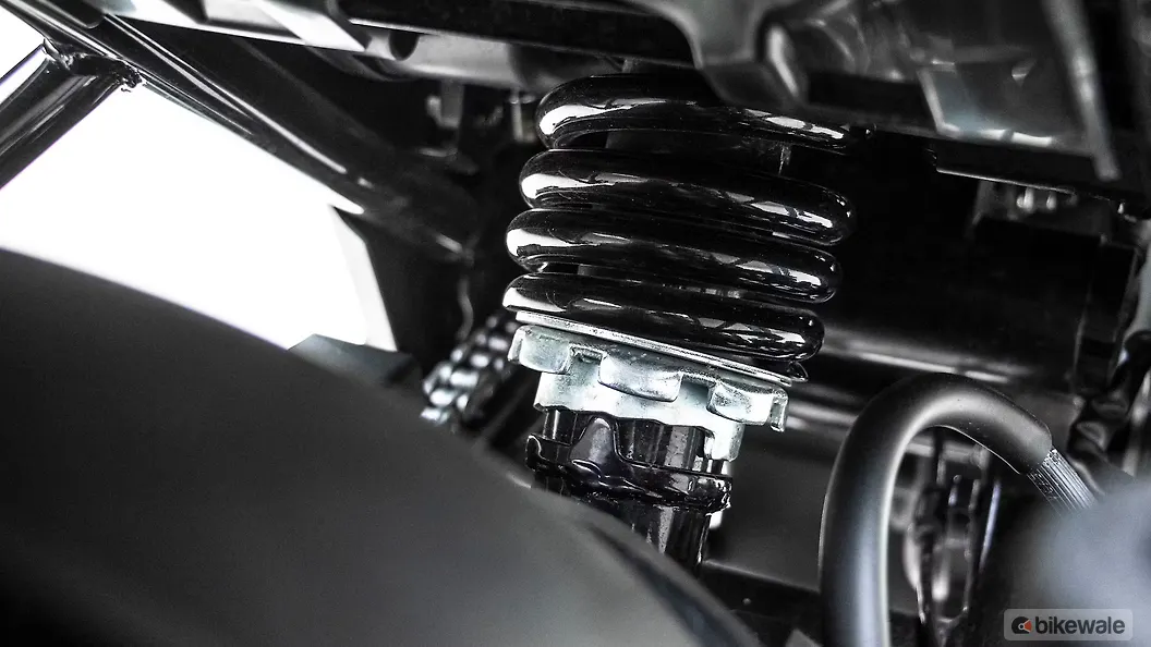 Yamaha FZ S Hybrid Rear Suspension Image – BikeWale