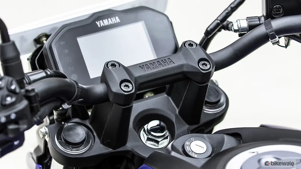 Yamaha FZ S Hybrid Steering Lock Image – BikeWale