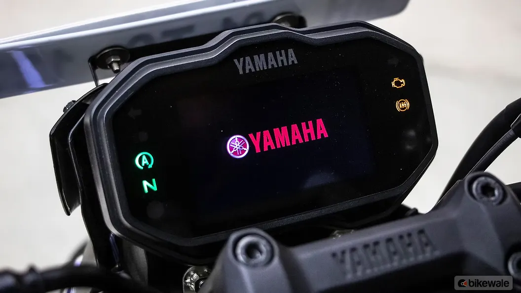 Yamaha FZ S Hybrid Right Front Three Quarter Image – BikeWale