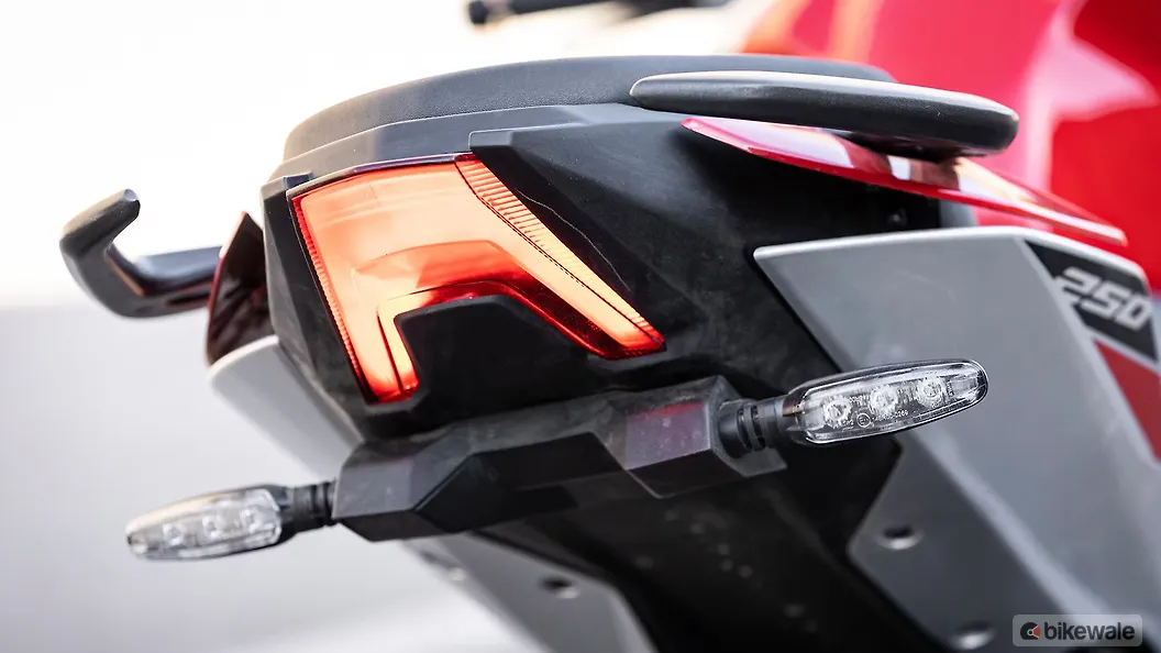 Hero Xtreme 250R Right Side View Image – BikeWale