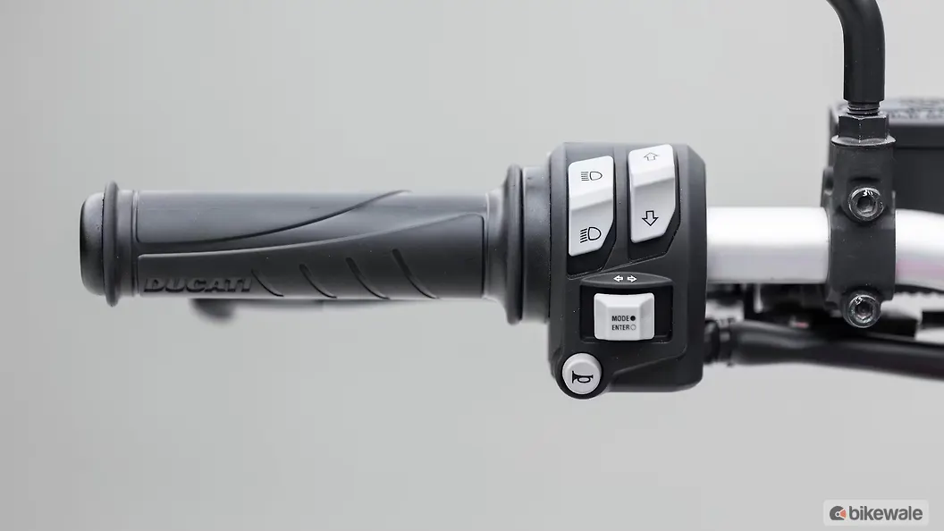 Ducati Scrambler Icon Handlebar Image – BikeWale
