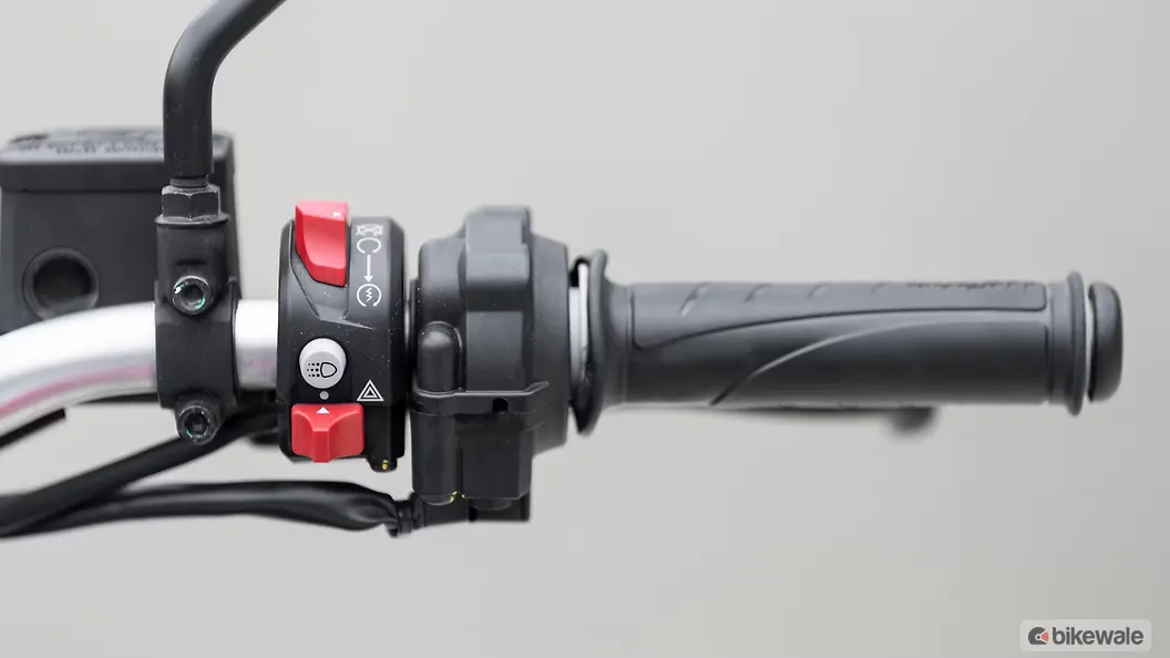 Ducati Scrambler Icon Right Side Handelbar Throttle Grip Image – BikeWale