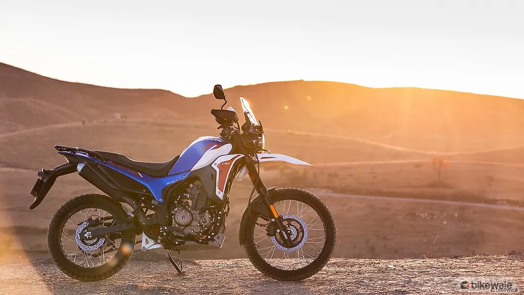 Hero Xpulse 210 Right Side View Image – BikeWale