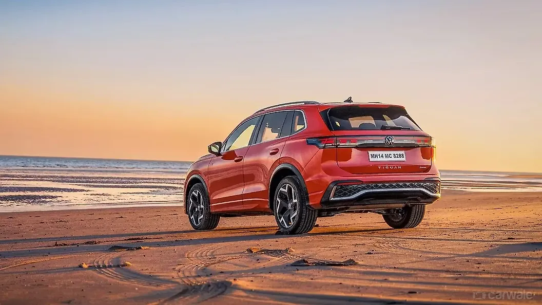 Tiguan R-Line Left Side View Image, Tiguan R-Line Photos in India - CarWale