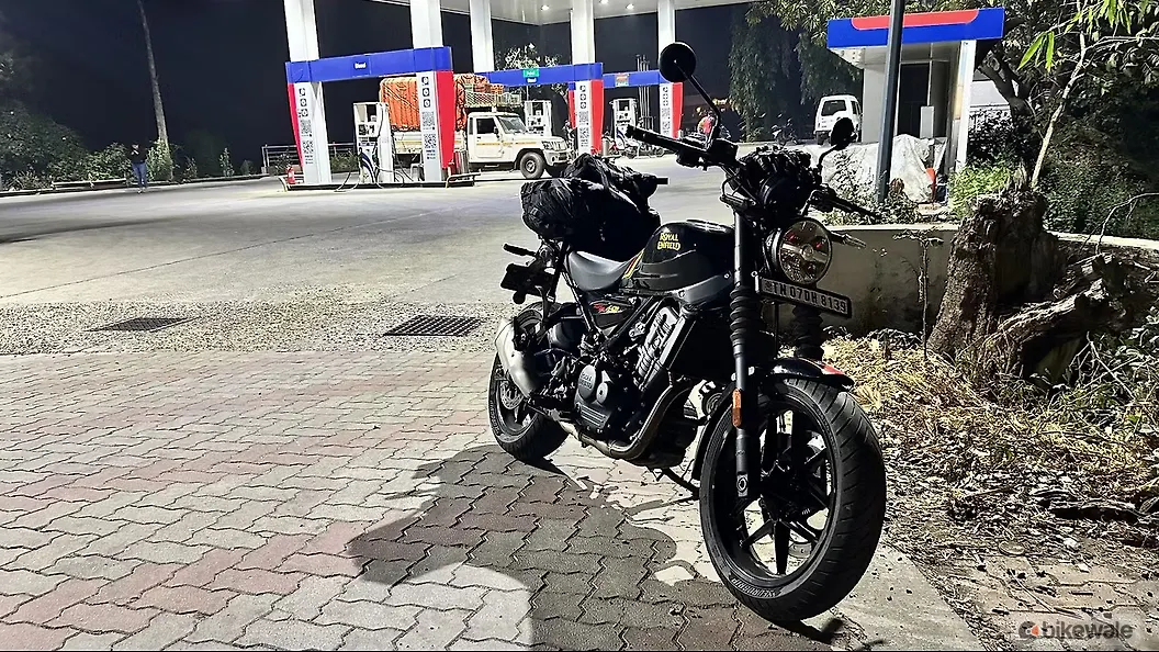 Royal Enfield Guerrilla 450 Right Front Three Quarter Image – BikeWale