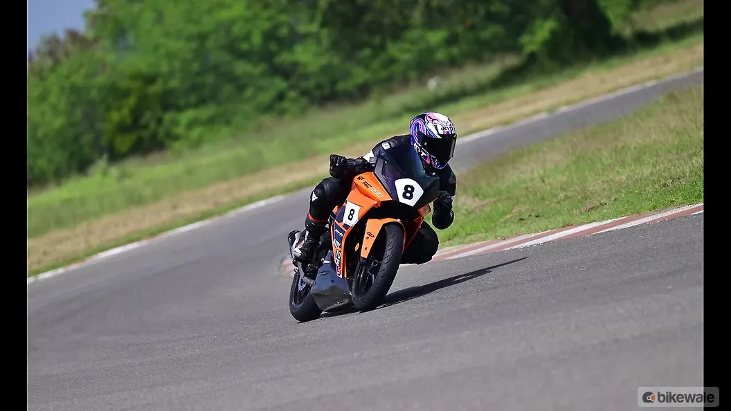 KTM RC 390 Right Front Three Quarter Image – BikeWale
