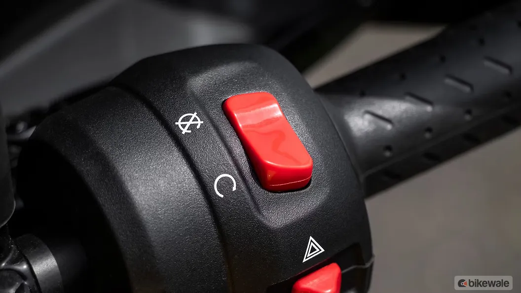 Triumph Scrambler 400 XC Emergency Off Switch/Kill Switch Image – BikeWale