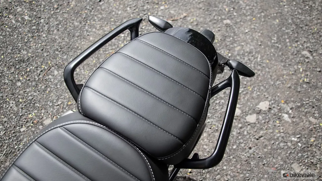 Triumph Scrambler 400 XC Grab Rail Image – BikeWale