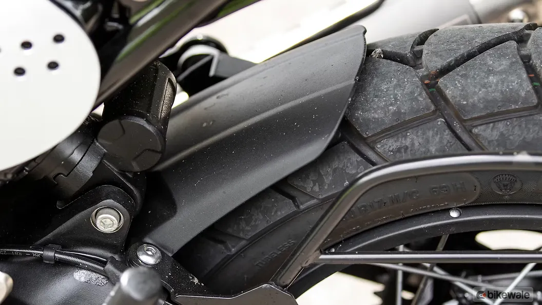 Triumph Scrambler 400 XC Rear Mudguard Image – BikeWale