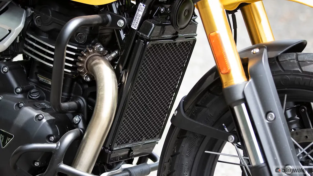 Triumph Scrambler 400 XC Visor Image – BikeWale