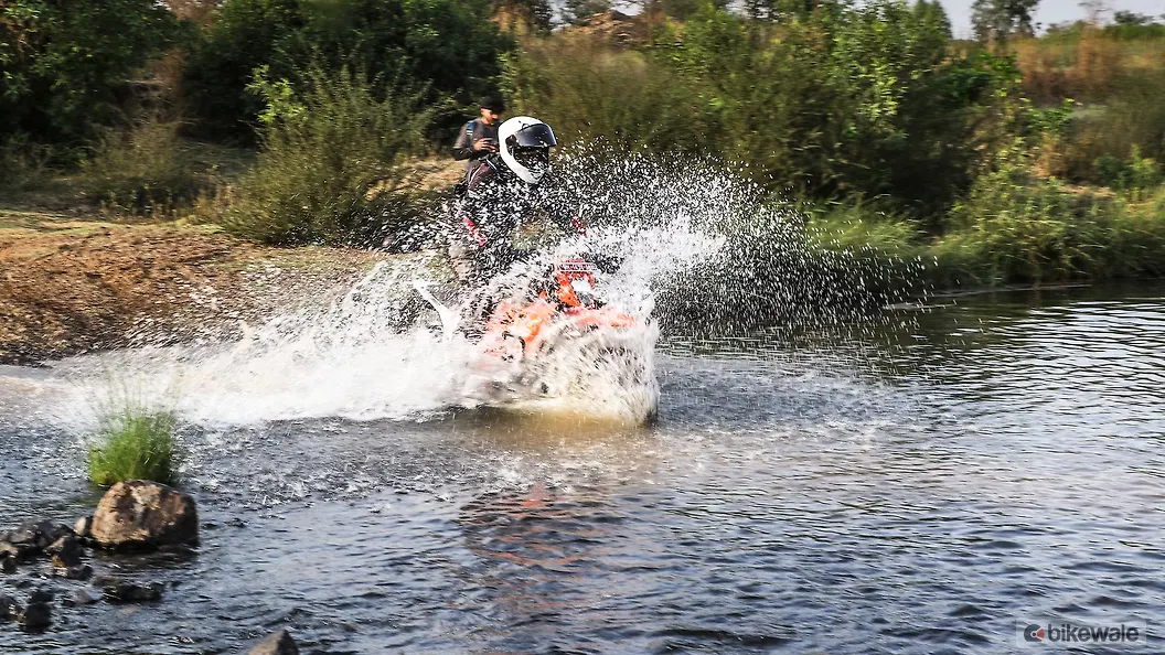 KTM 390 Enduro R Right Side View Image – BikeWale