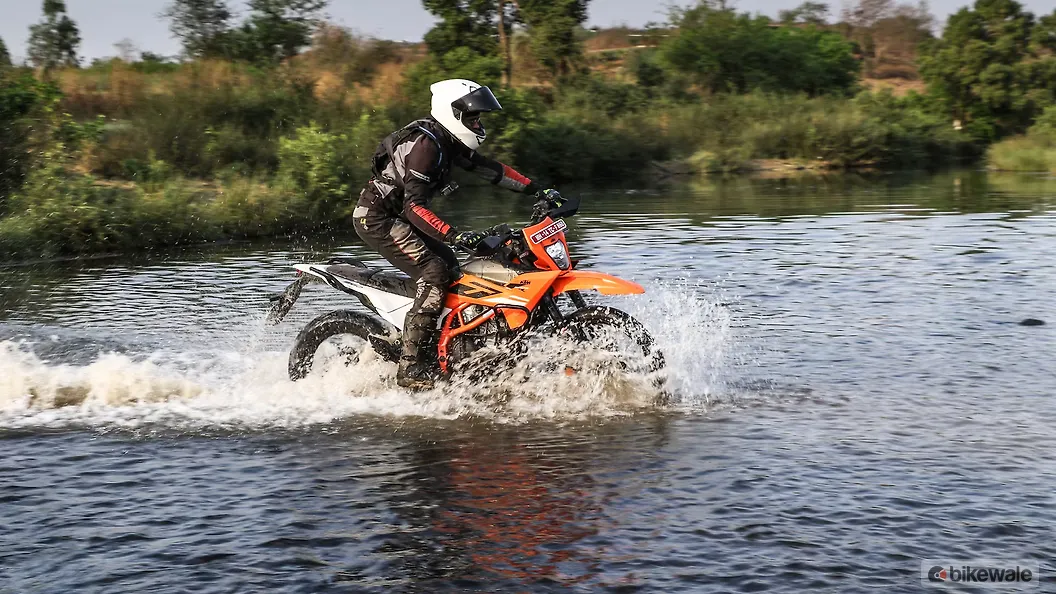 KTM 390 Enduro R Right Side View Image – BikeWale