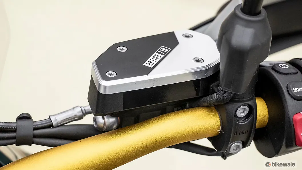 BMW R 1300 GS Left Side Handlebar Grip Image – BikeWale