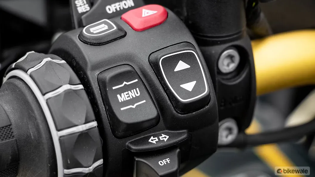 BMW R 1300 GS Left Side Handlebar Grip Image – BikeWale