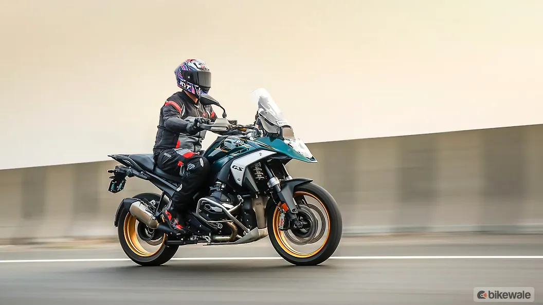 BMW R 1300 GS Right Front Three Quarter Image – BikeWale