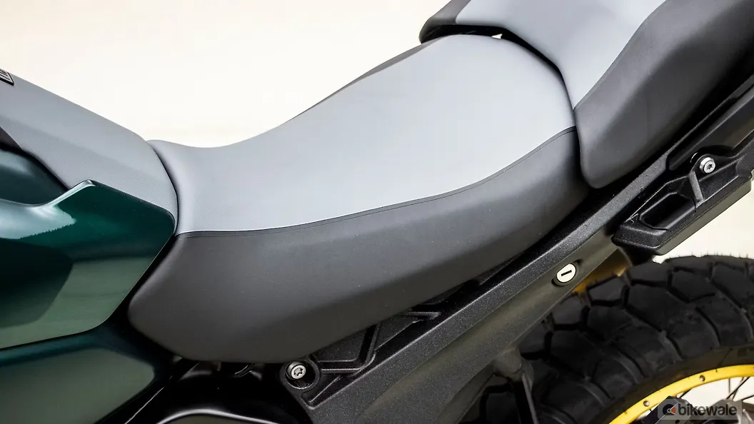 BMW R 1300 GS Rear Reflex Reflector Image – BikeWale