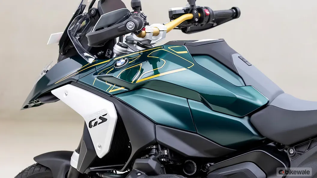 BMW R 1300 GS Front Mudguard Image – BikeWale