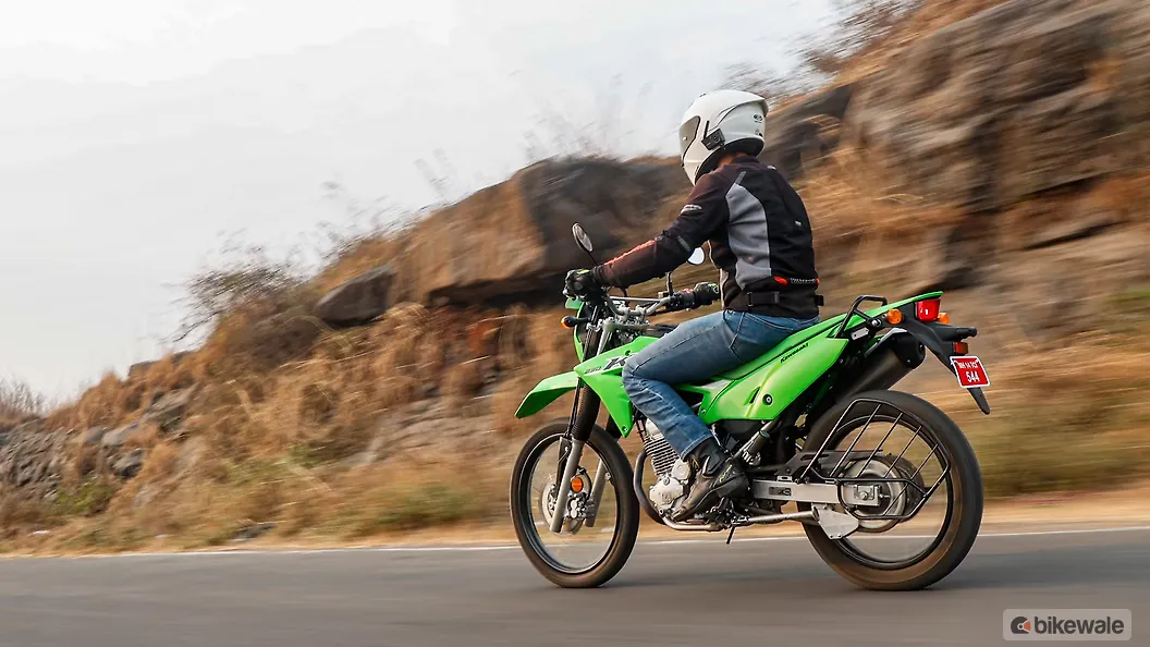 Kawasaki KLX 230 Right Side View Image – BikeWale