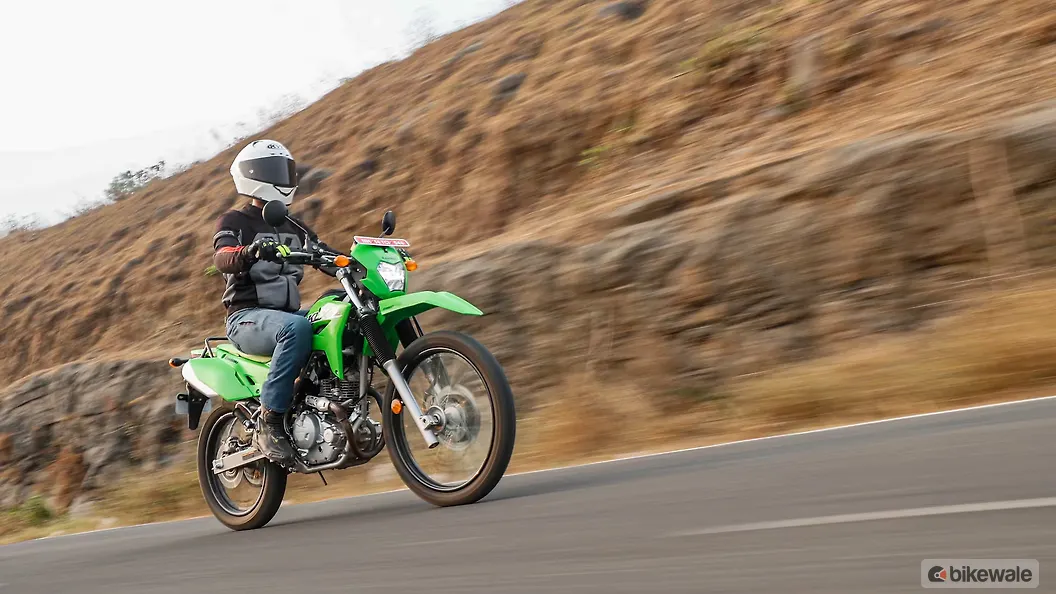 Kawasaki KLX 230 Right Side View Image – BikeWale