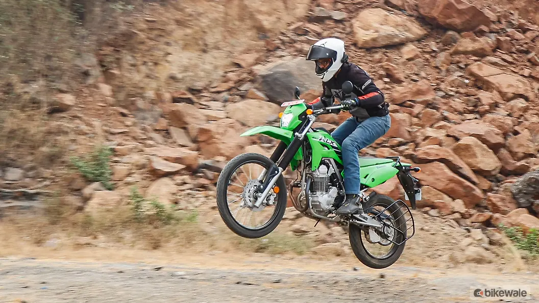 Kawasaki KLX230 [2024] Right Side View Image – BikeWale