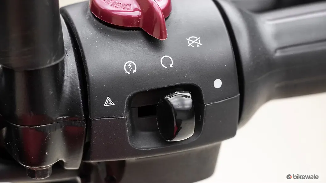 Royal Enfield Hunter 350 Hazard Warning Lights Switch Image – BikeWale
