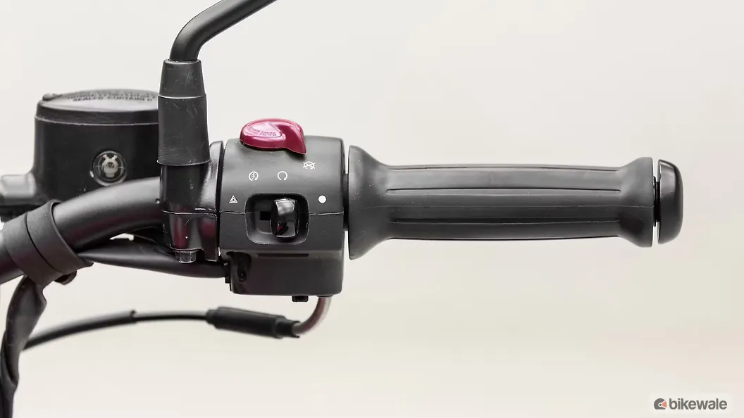 Royal Enfield Hunter 350 Right Side Handelbar Throttle Grip Image ...