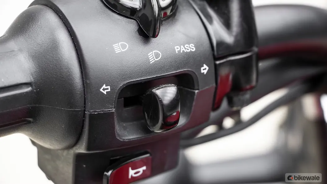 Royal Enfield Hunter 350 Turn Indicators Switch Image – BikeWale