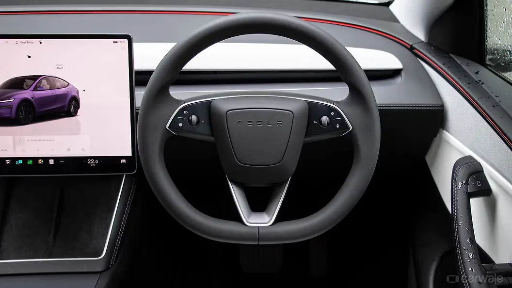 Model Y Horn Boss Image, Model Y Photos in India - CarWale