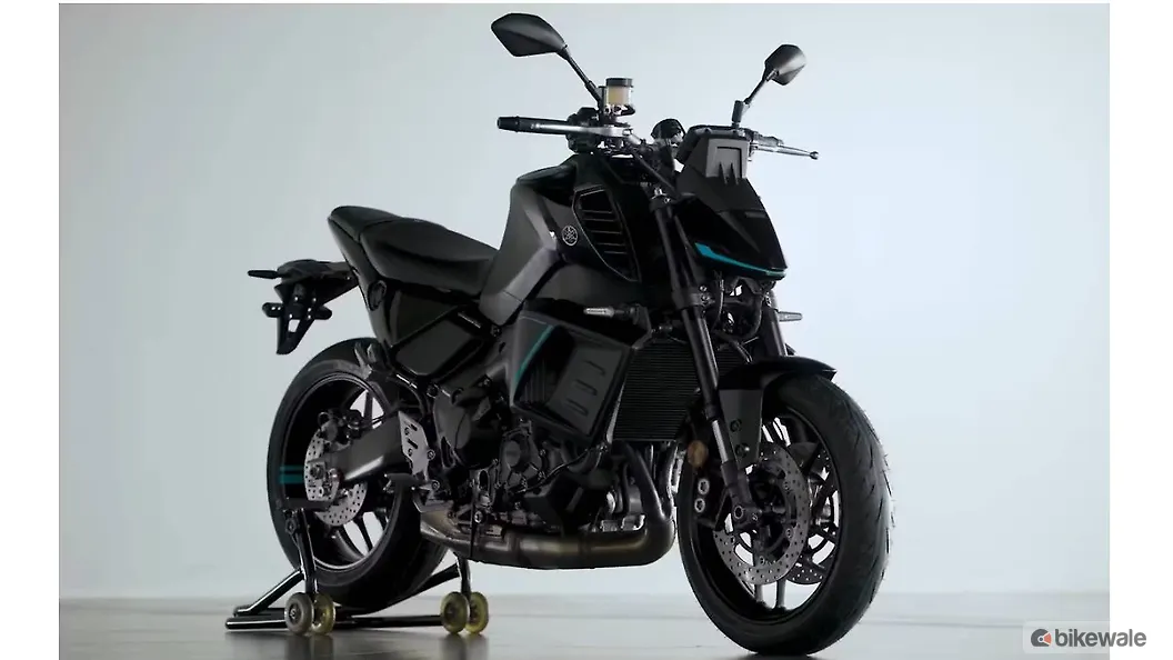 Yamaha MT-09 Right Front Three Quarter Image – BikeWale