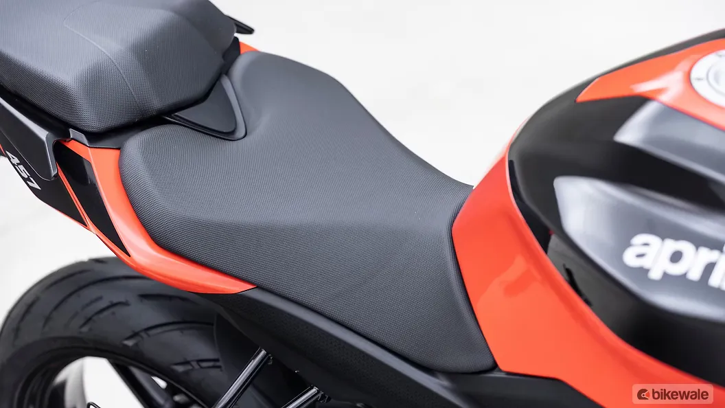 Aprilia Tuono 457 Seat Image – BikeWale