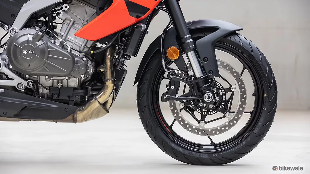 Aprilia Tuono 457 Front Mudguard Image – BikeWale