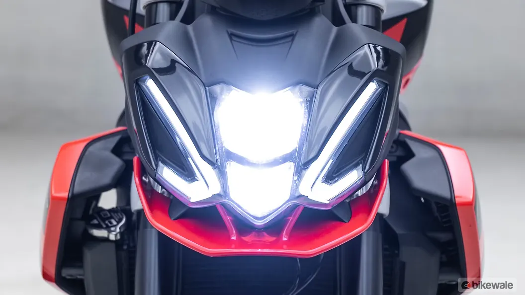 Aprilia Tuono 457 Head Light Image – BikeWale