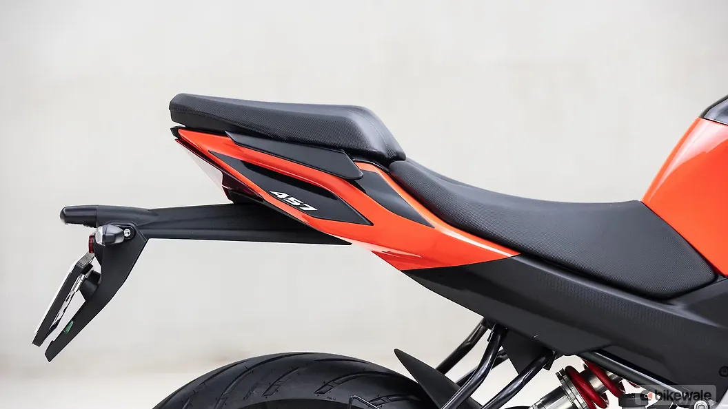 Aprilia Tuono 457 Bike Seat Image – BikeWale