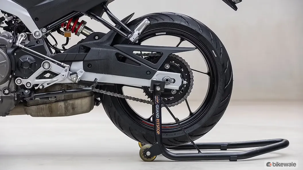 Aprilia Tuono 457 Drive Chain and Sprocket Image – BikeWale