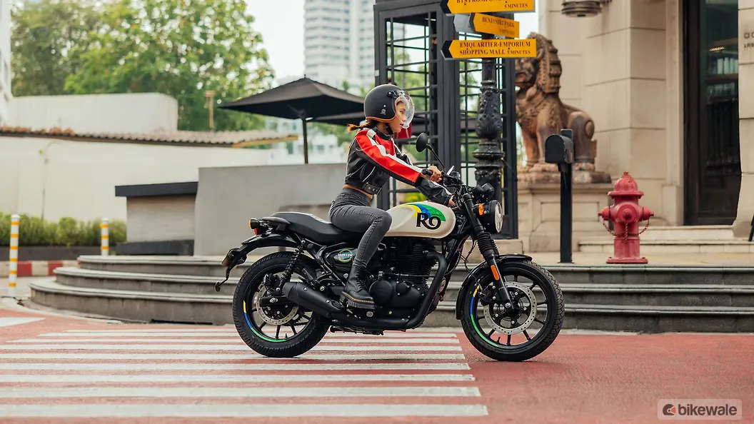 Royal Enfield Hunter 350 Right Side View Image – BikeWale