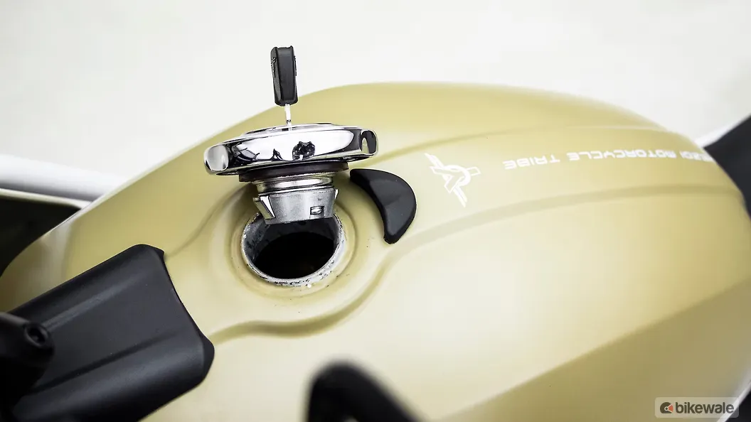 Yezdi Adventure Engine Oil Level Indicator Image – BikeWale