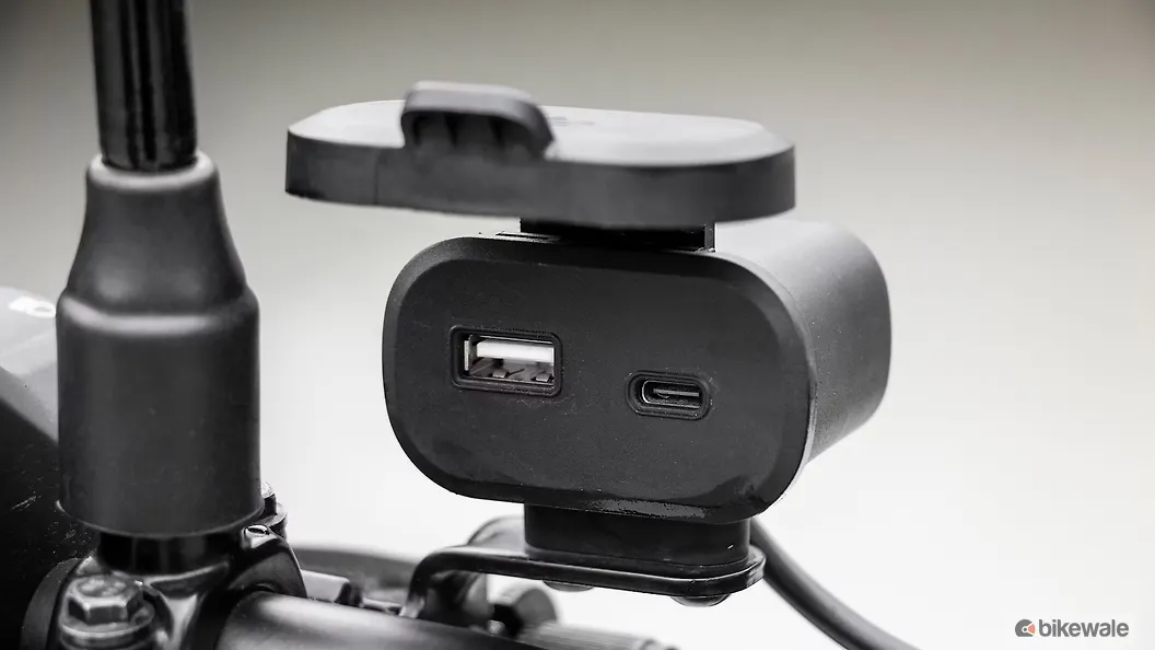 Yezdi Adventure Handlebar Image – BikeWale