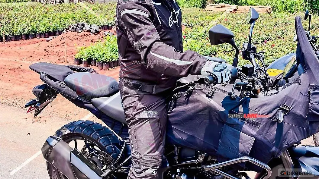 Yezdi Adventure [2025] Tail Light Image – BikeWale