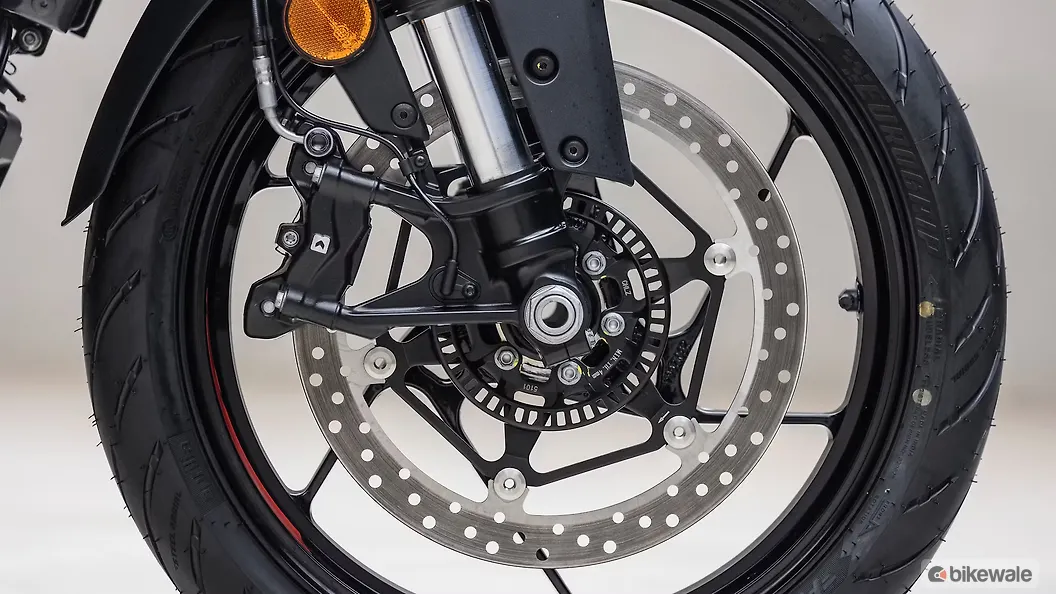 Aprilia Tuono 457 Front Mudguard Image – BikeWale