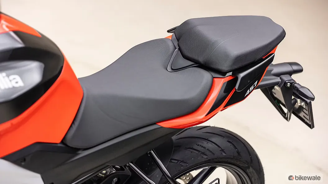 Aprilia Tuono 457 Seat Image – BikeWale